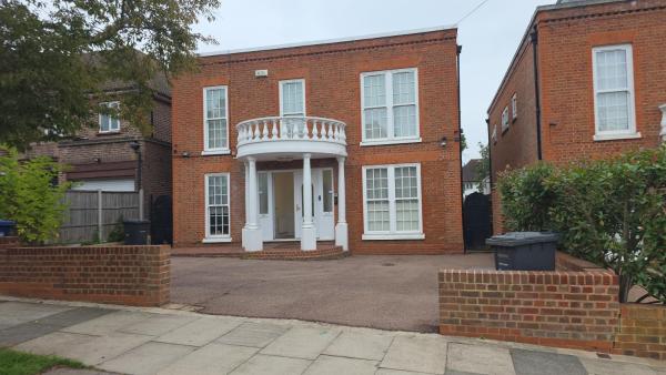 First Class Luxurious Apartment London Finchley - Central London