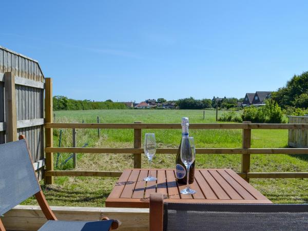 Harry's Den - Anderby Creek