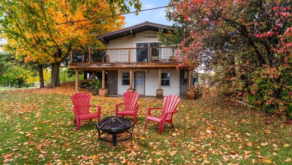 Rustic Waterfront Cottage - Fishing, Sunrise And Firepit - Napanee