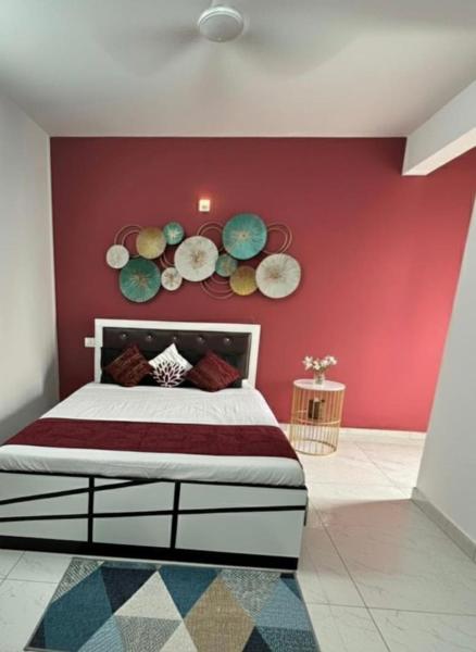 Couple Friendly Entire Home With Car Parking - 