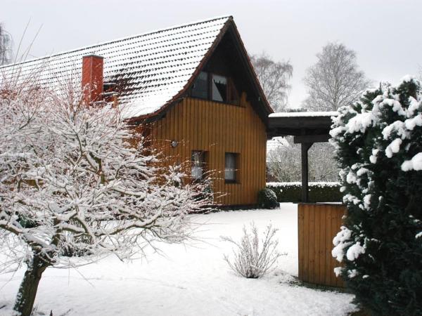 Holiday Home In Zislow With Swimming Pool - Meyenburg