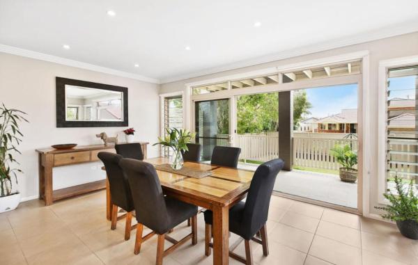 Beach Break At The Entrance - The Entrance