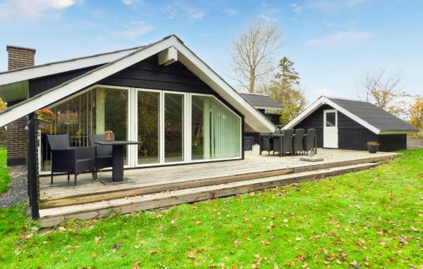 3 Bedroom Gorgeous Home In Knebel - Aarhus