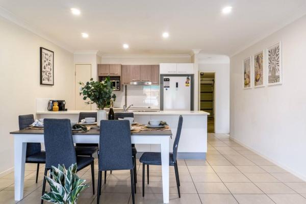 Bright & Cozy 2br Duplex Near Logan Central Comforts - Gold Coast