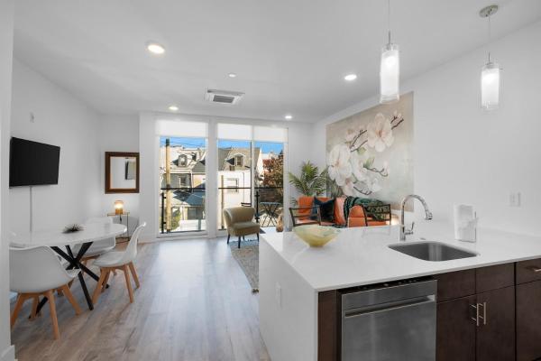 Modern 1br Escape Balcony Gym Wi-fi - Philadelphia, PA