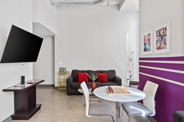 Beautiful Downtown Apartment With Pool, Laundry, Parking - State Thomas - Dallas