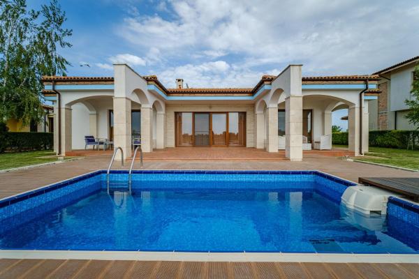 Villa Parnas At Lighthouse Golf By Parnas Estate - Kavarna