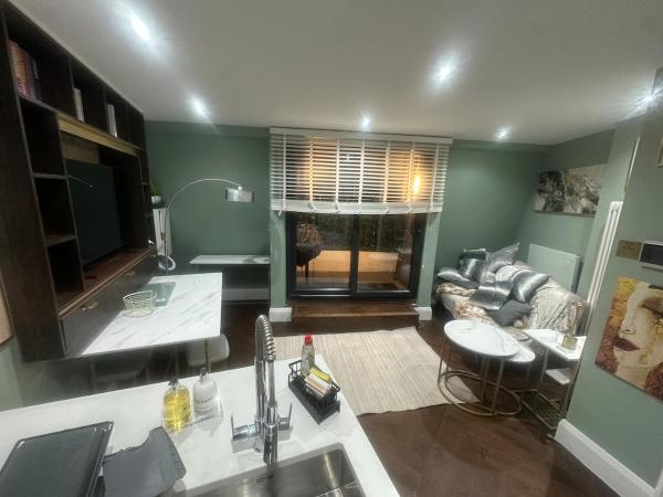 The Upside Down Fulham Penthouse - Twickenham