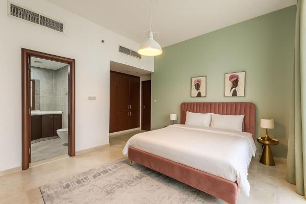 Premium Ensuite Room With Balcony - Dubai