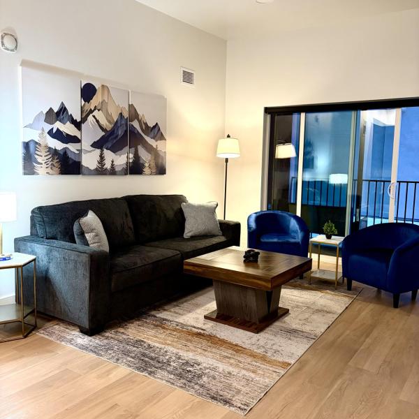 Luxury 2 Bedroom 2 Bath Dt Stay - Tracy Aviary & Botanical Gardens