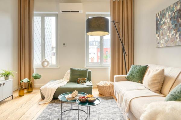 Spacious & Luminous Gem In Historic Ghent Building - Nazareth