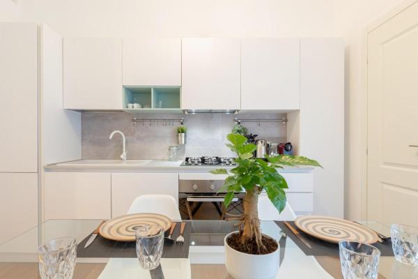 Trilocale Centrale Con Aria Condizionata E Parcheggio Privato Fronte - Milan