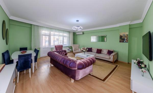 ŞEhir Manzaralı Ferah Daire - Cihangir