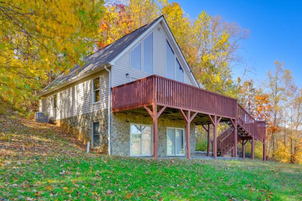Mountain-view Blue Ridge Cabin Getaway With Fire Pit - Roanoke, VA