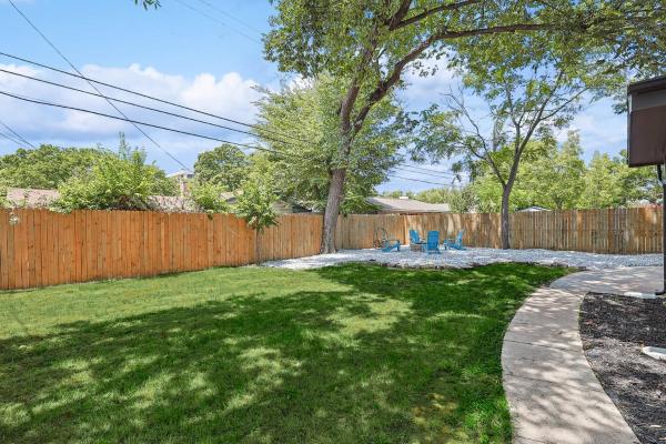 Bright Modern Home - 3br 2ba Fenced Backyard - Irving