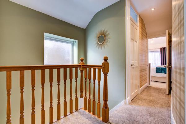 Spacious 4-bed House In Welling - Free Parking - Dartford