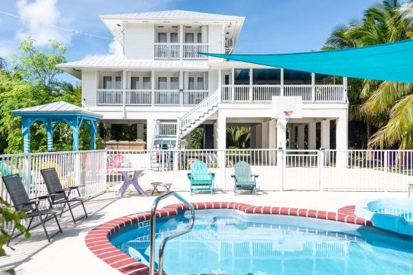 Beachfront • Heated Pool • Hot Tub • Oceanview - Big Pine Key, FL