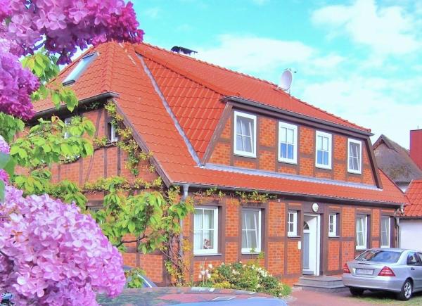 Birkmaase 12 - Kapitänshaus Jacqueline 4-sterne Komfort Fewo Im Eg Links - Zingst