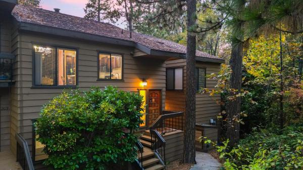 Peaceful Mountain Cabin W Decks Private Beach Access Pine Haven By Avantstay - Lake Arrowhead, CA
