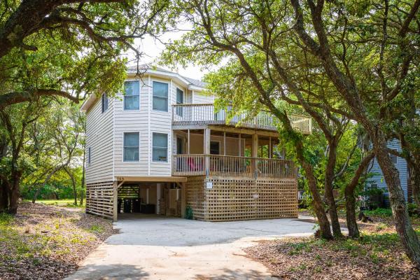 Secluded Oceanside Retreat Short Walk To Beach - Corolla, NC