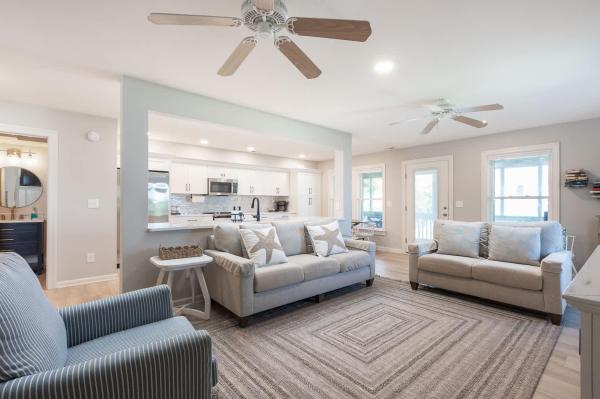 Newly Listing Renovated Bungalow Steps From Water - Southern Shores, NC