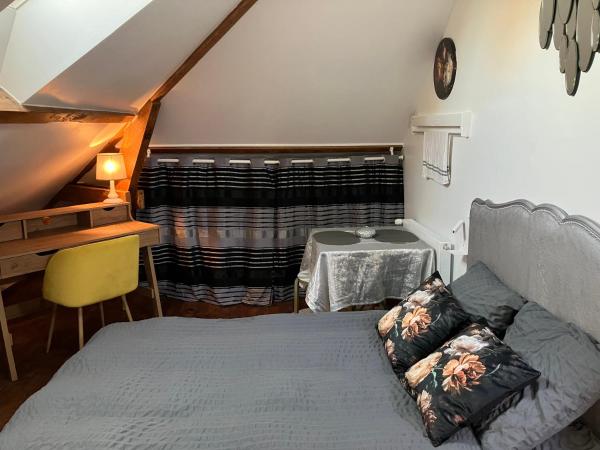 Chambre Cosy Avec Salle De Bain Privative, Kitchenette Et Bureau - Caen
