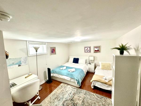 Spacious Room Near Subway & Shops - Toronto
