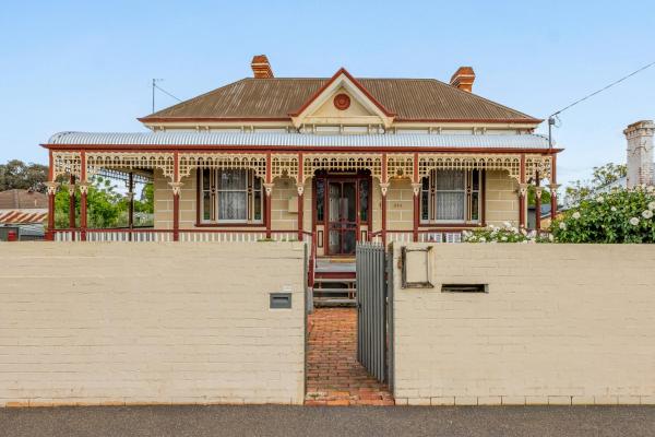Cathedral View - Sleeps 16 - Bendigo