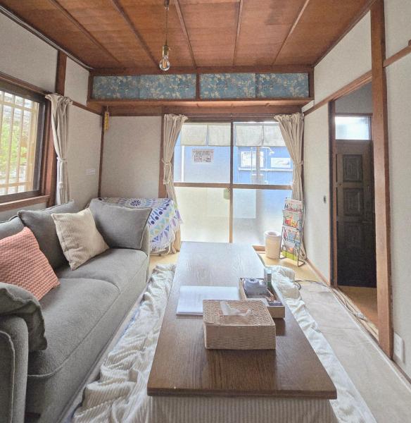 江ノ電の線路沿いにある宿【Film Koshigoe】 - Kamakura