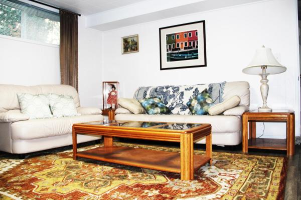 Roomy 2 Bedroom 1 Bath With Private Entrance, With Fenced Yard, And Sports Court - Bothell, WA