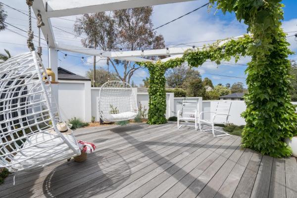 The White House - Frankston