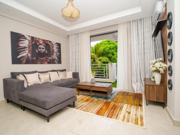 Best Stays Luxury Apartments 2 Bedroom - Ac, Pool, Beach, Lift - Mombasa
