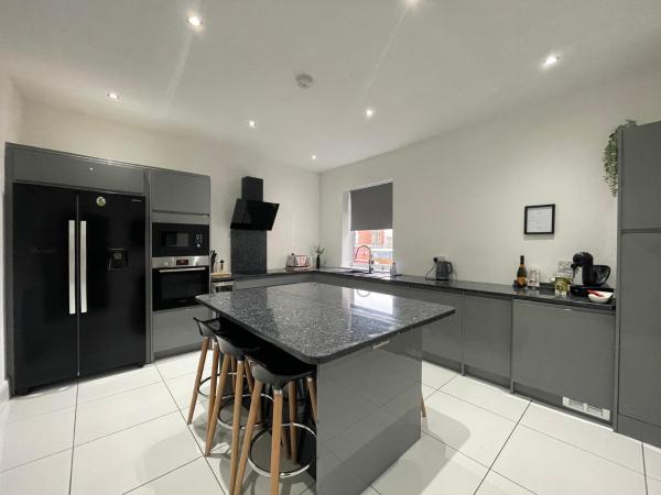 Holdsworth House Apartments - Leeds City Centre