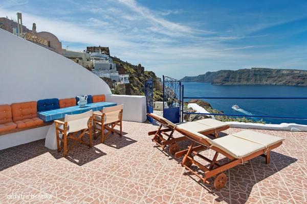 Yannis And Efi Cave House-sunset- - Oia