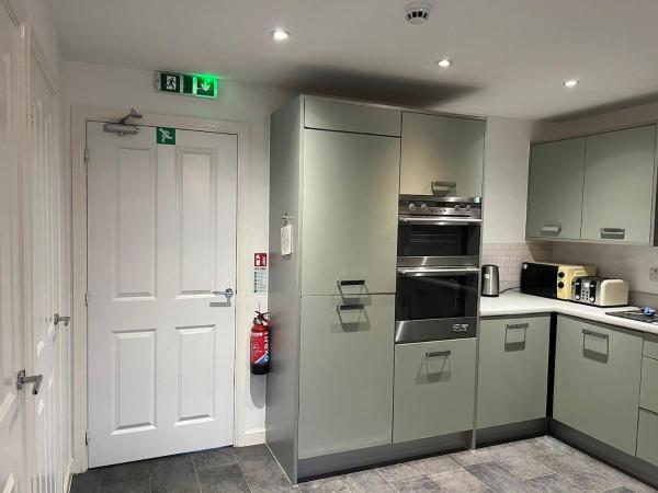 Beautiful 4-bedroom House - Stroud, UK