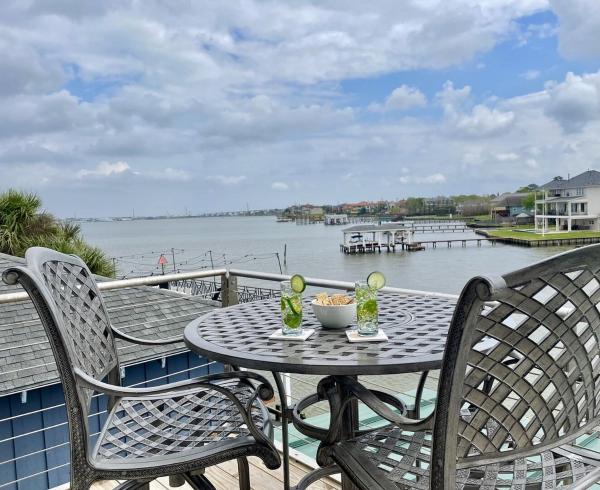 Bayside Retreat Bring Your Boat Private Boat Ramp At This Fabulous Bayfront Home - League City, TX