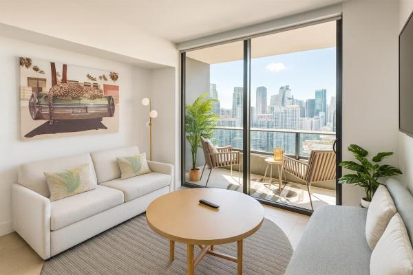 Wonderful 1 Bedroom Apartment With Full Kitchen And Balcony Views - South Beach