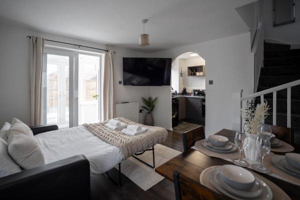 Comfortable Home Near Supermarket With Parking & Garden - Hereford