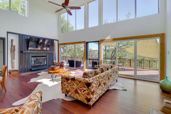 Waterfront Lake Travis Luxury Home With Large Deck! - トラビス湖, TX