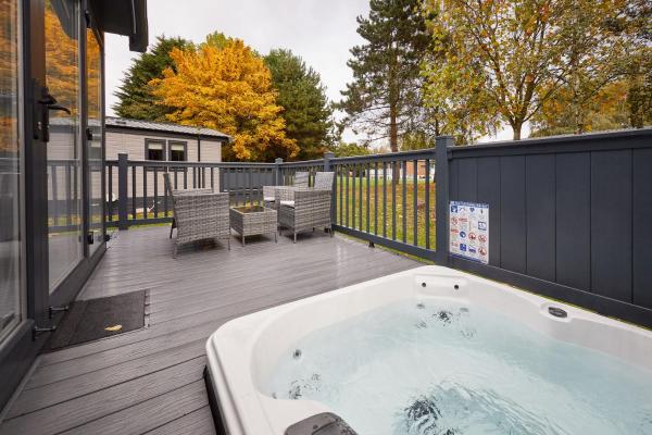 Royal Pines Lodge With Hot Tub - Pocklington