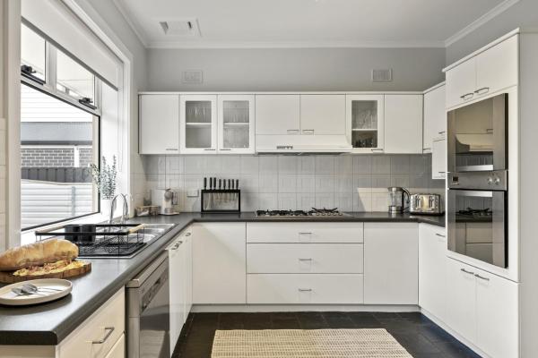 Bedford Beauty Stylish Retro Family Home With Office - Adelaide