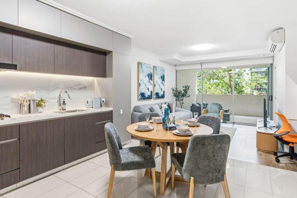 Modern Luxe Urban Comfort In Central Green Heart - Samford Valley