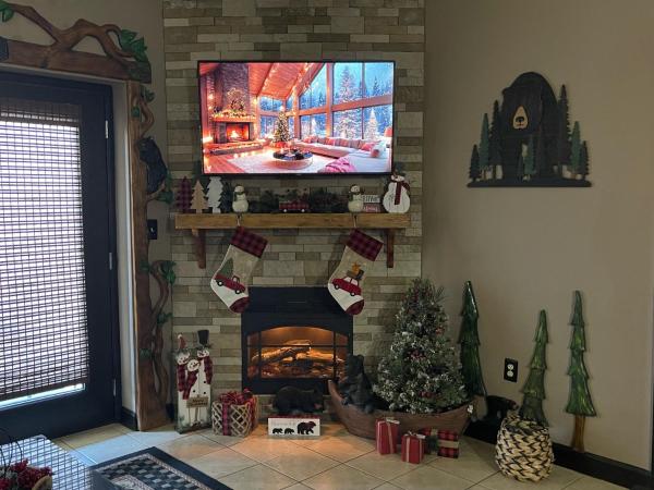 A Bear's Hibernation Condo - Pigeon Forge, TN