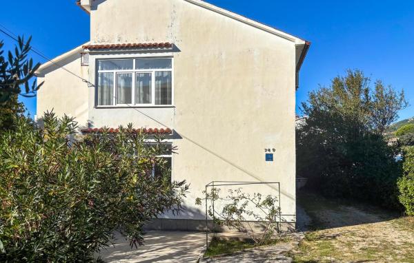 Amazing Apartment In Banjol With Wifi - Rab