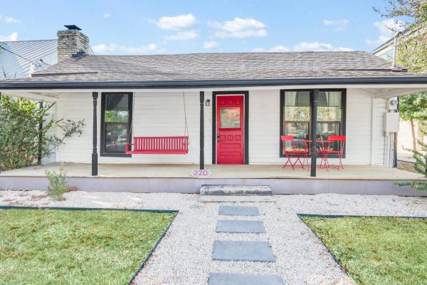 The Tilted Texan - Buda