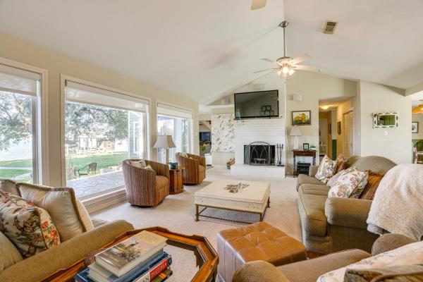 Lakefront Livingston Vacation Rental With Boat Dock! - Livingston, TX