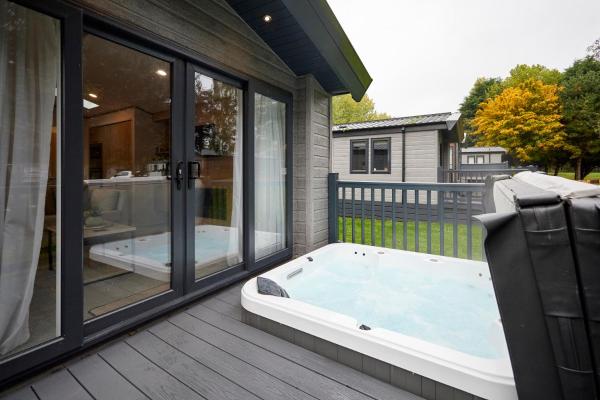 Wag Tail Lodge With Hot Tub - Pocklington