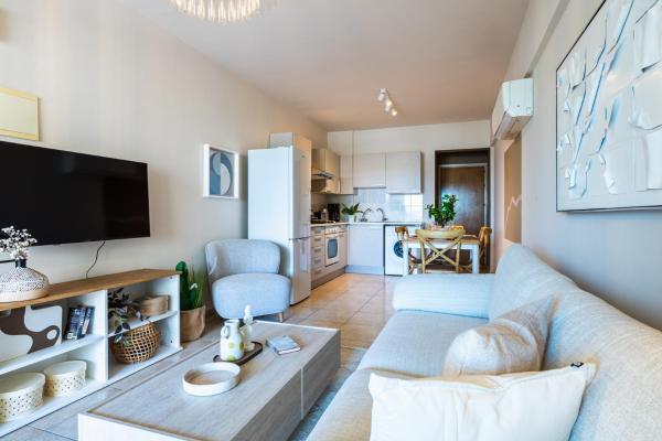 Calina - 3br Apt W Pool & Balcony In Mackenzie - Larnaca