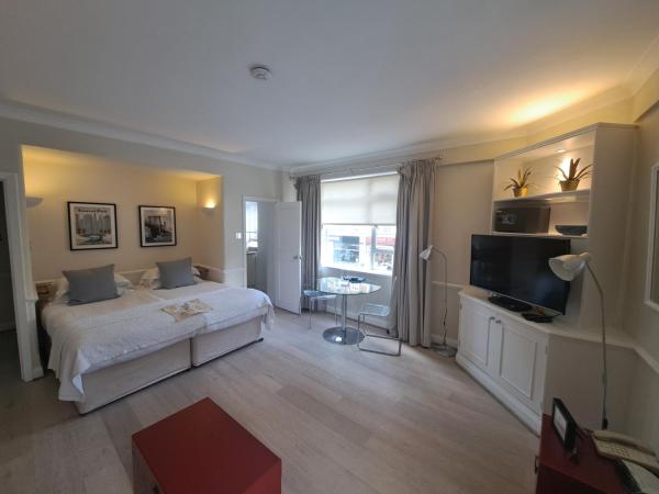 Nell Gwynn House - Elegant Large Studio Apartment, Sloane Square - Londra