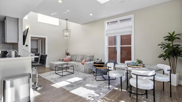 Central Raleigh 2br - Walk To Shops & Dining - Raleigh, NC
